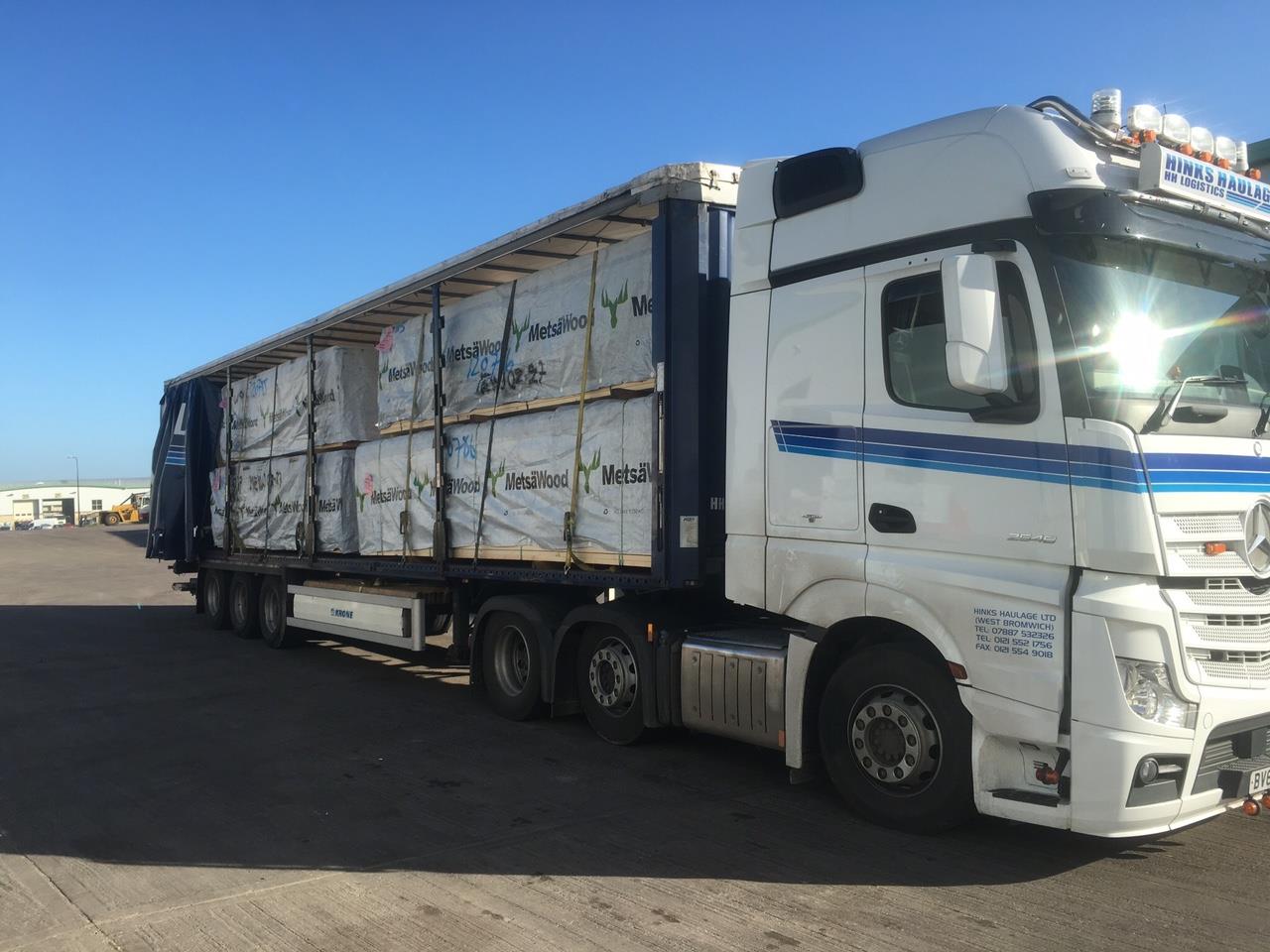 LOADING AND TRUCKS - Hinks Haulage