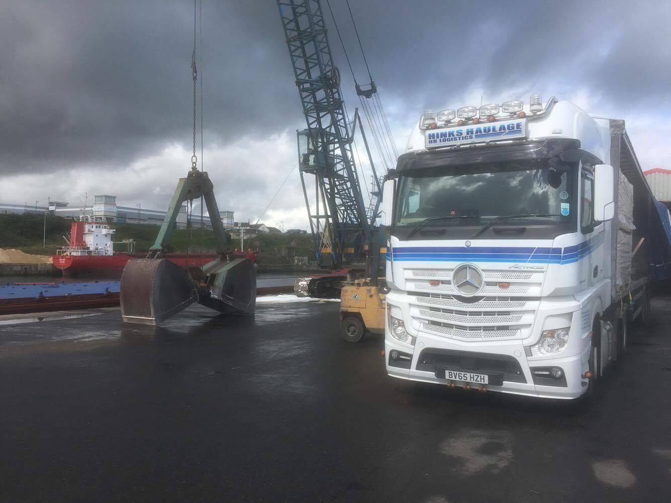 LOADING AND TRUCKS - Hinks Haulage