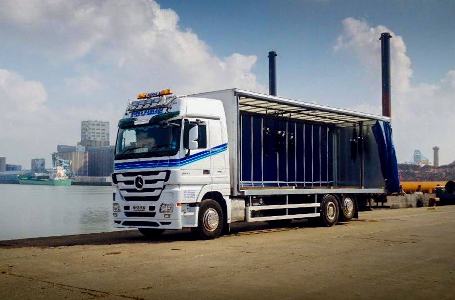 LOADING AND TRUCKS - Hinks Haulage