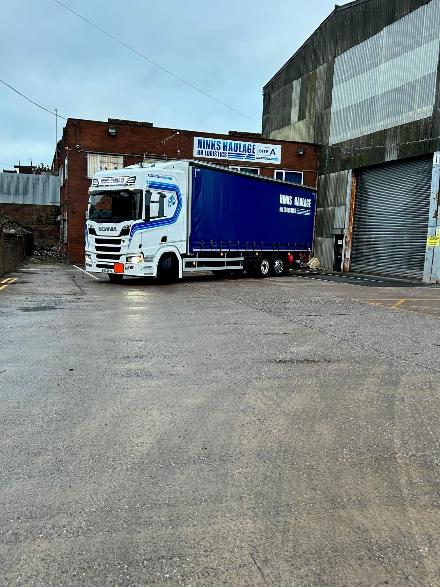 NEW 26 TONNE RIGID - Hinks Haulage